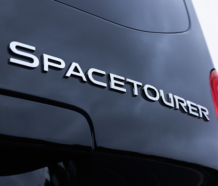 SpaceTourer | Vsestranski kombi za zasebno in poslovno rabo